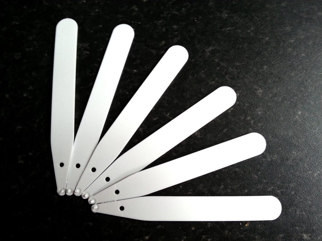 50 White Plastic Plant Labels 10cm - Welldales
